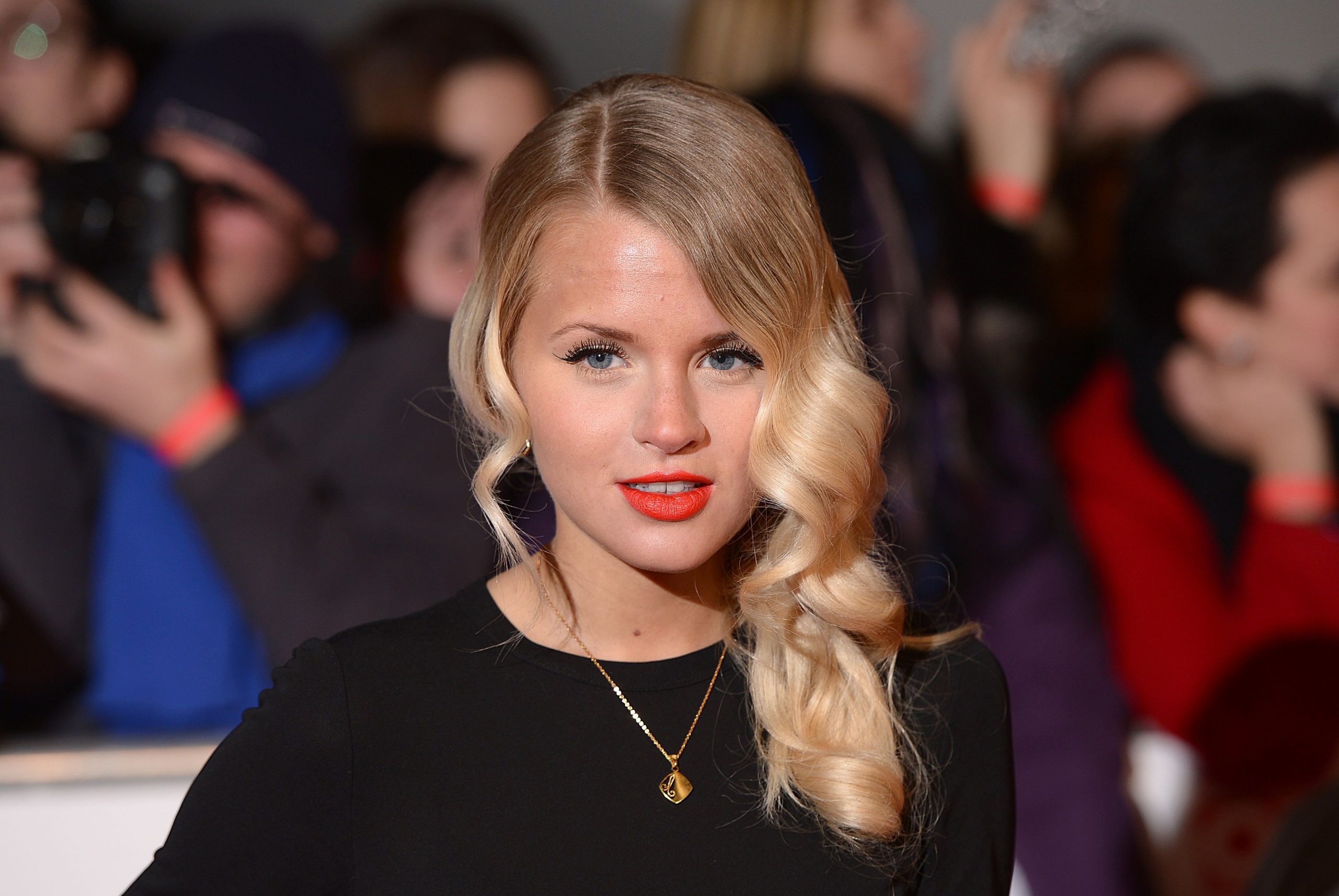 Lucy Beale looks dramatically different as she poses in a bikini - News ...